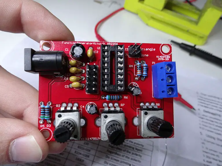 Electronic Project for Beginners: Square Wave Generator - Tutorial45